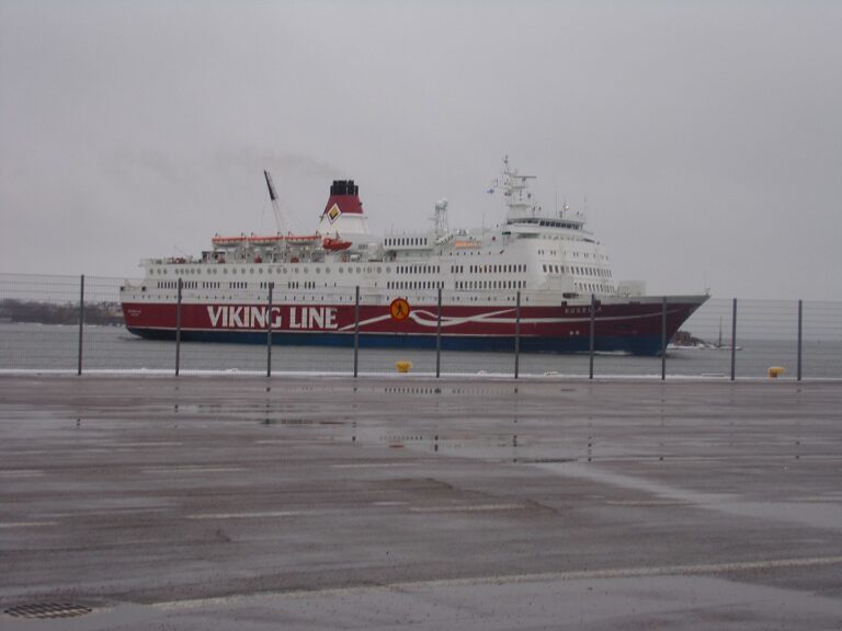 Viking Line myy Rosellan osana laivastonsa modernisointia - LAIVAHARRASTAJA